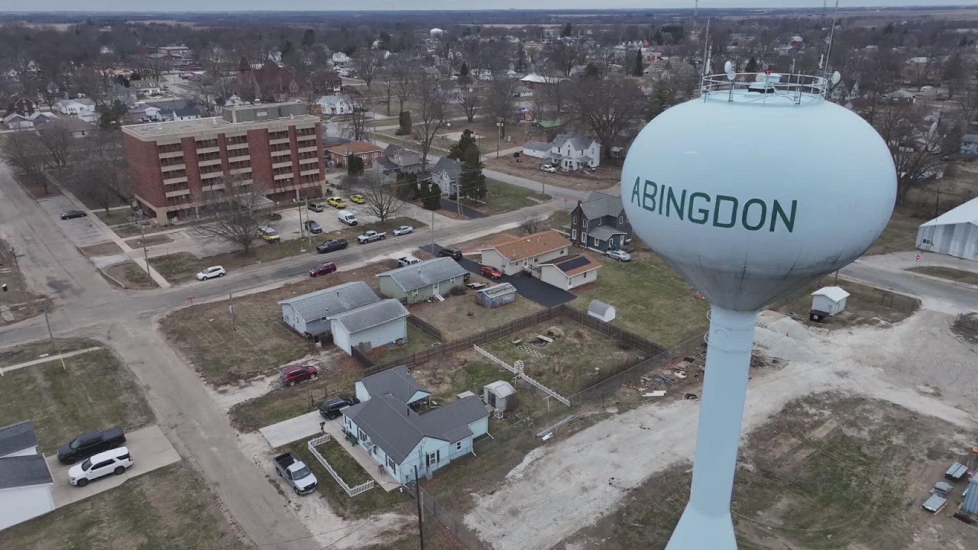 Illinois apartment building residents banding together following New ...