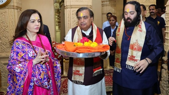 Nita Ambani ditches her signature sarees for a pink Patola suit during ...