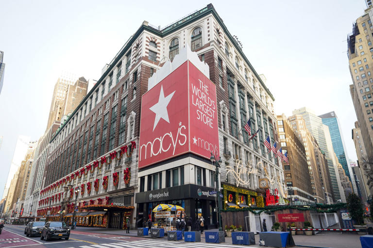 Man stabbed in the heart during tussle in NYC’s Herald Square