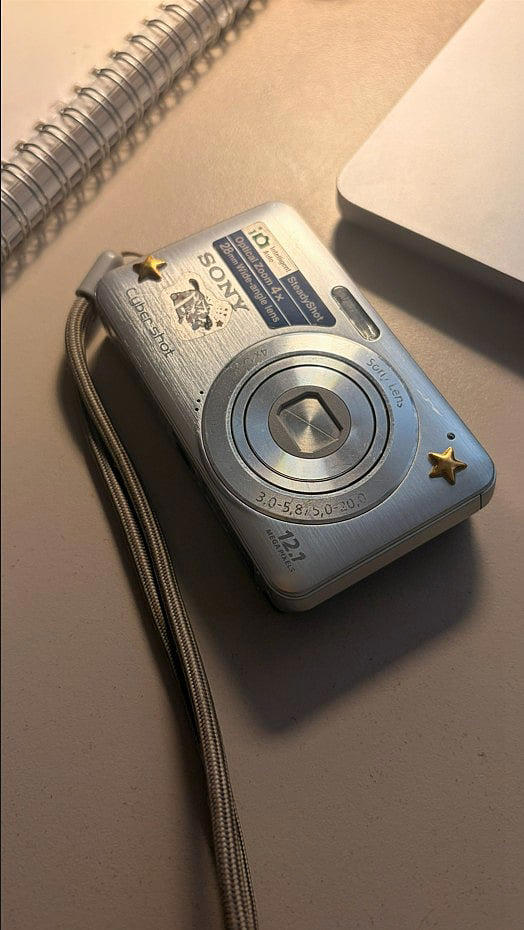 Flash of the past: Gen Z's show love for digital cameras to capture ...