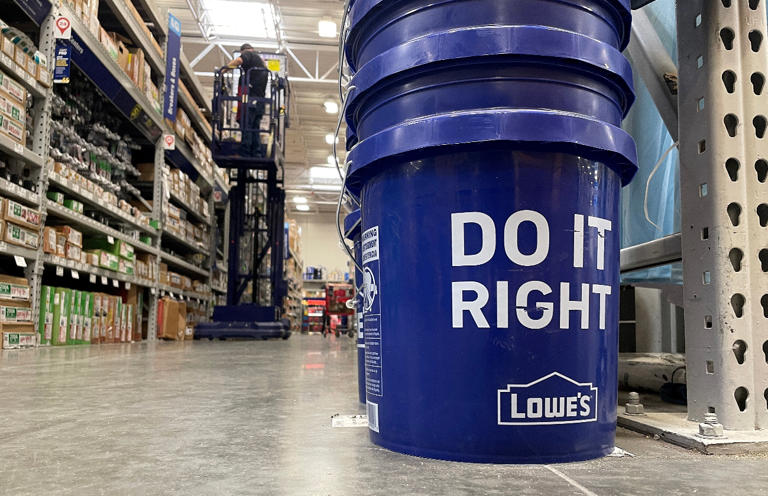 Lowe's dropped a $2 mini pink bucket–here are ideas for using it
