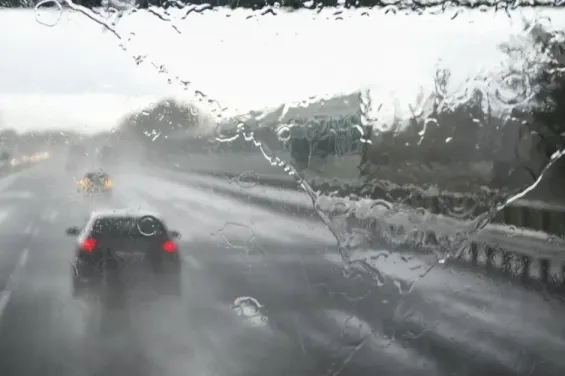 Intempéries : Le ministère du Transport proscrit les déplacements non ...