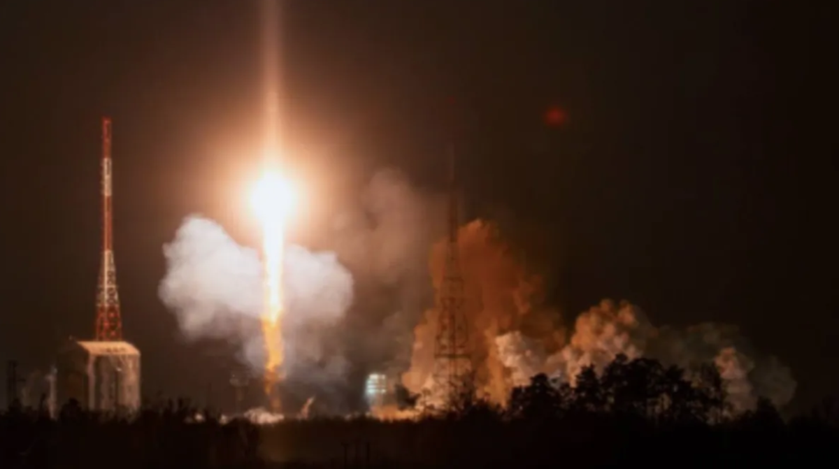 Russian rocket Soyuz 2.1b executes multi-burn to deploy 52 Earth ...
