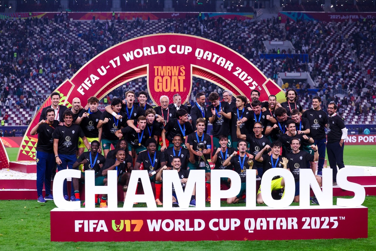 Seleção Nacional Sub-17 condecorada em Belém