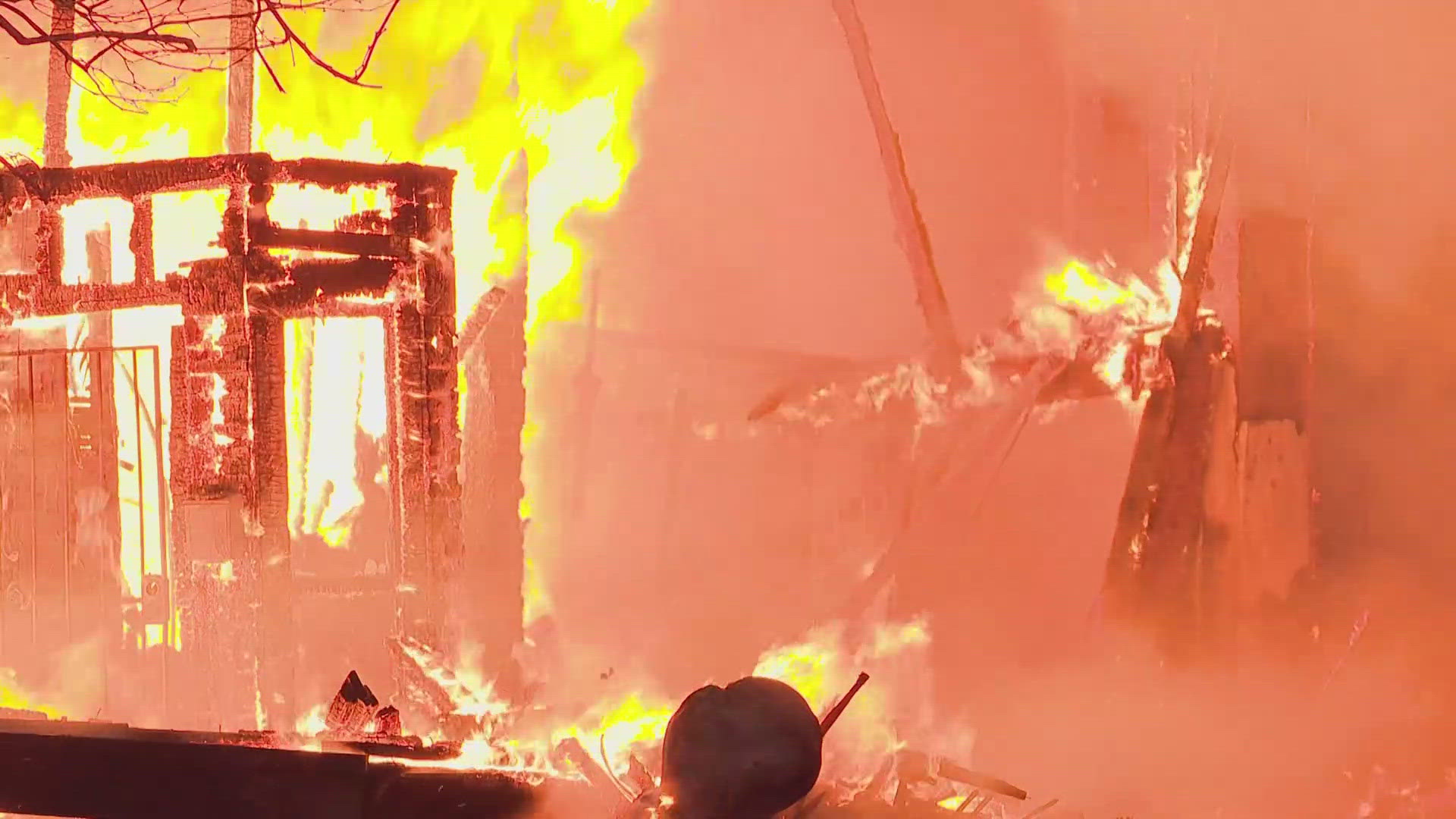 Cleveland fire: Blaze spreads between 2 homes on East 114th Street, 8 ...