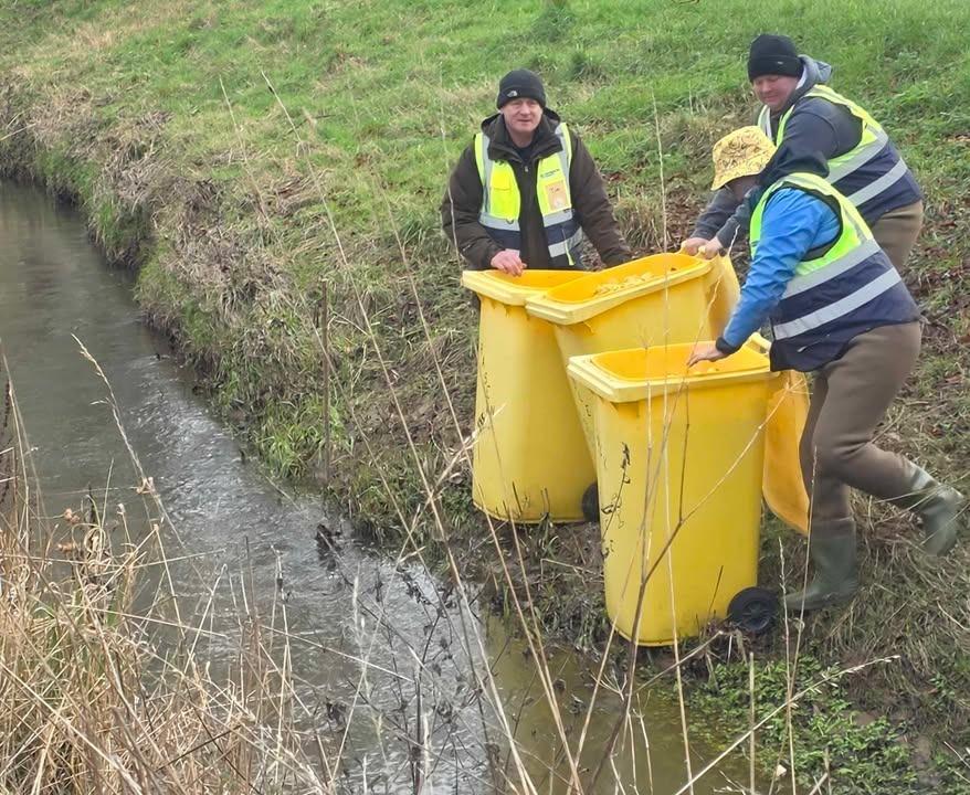 Nearly 2,000 ducks launched at New Year’s Day duck race