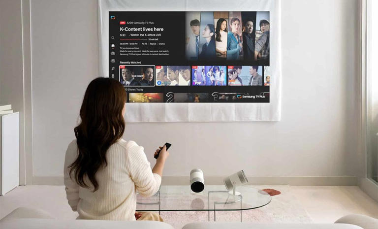 CES 26 > Samsung The Freestyle+ : projecteur nomade IA pour une image ...