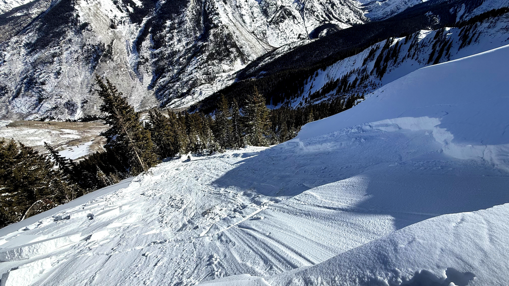 New snow brings dangerous avalanche conditions to Colorado's mountains ...