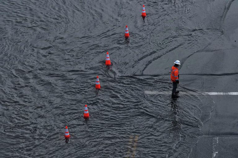 Record-breaking king tides to cause flooding headache in Bay Area