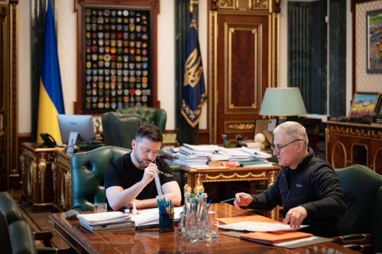 Zelensky taps popular Ukraine spy chief to run president’s office