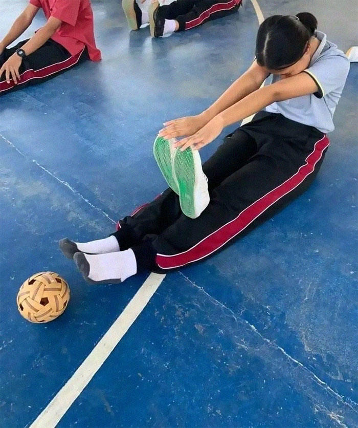 44 confusing and funny photos without any context, as shared by this ...