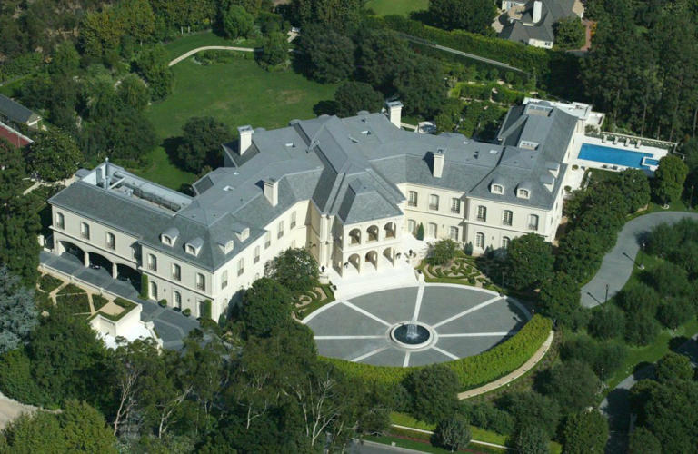 Ultra-luxury real estate sales hit new heights in 2025 — with wealthy ...