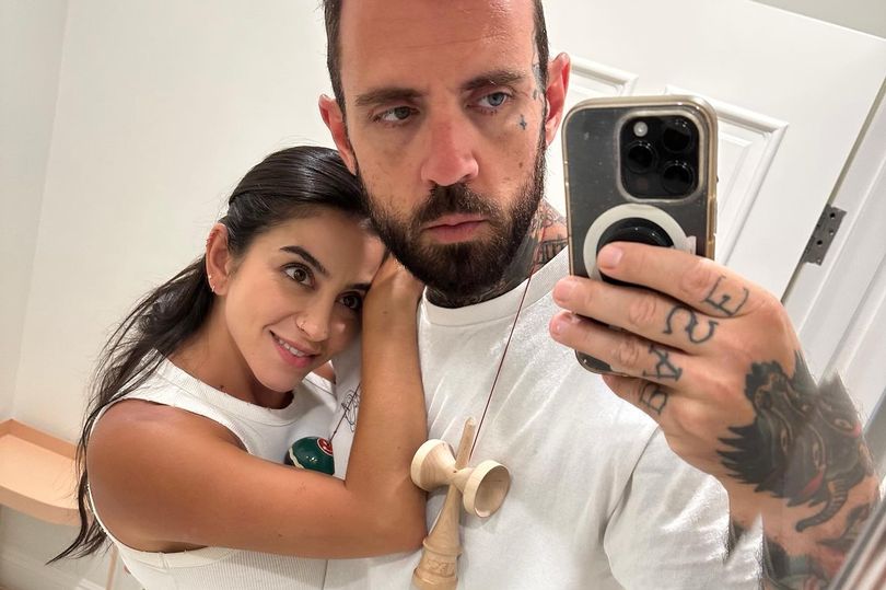 YouTuber to fight adult star who slept twice with his wife in headline ...