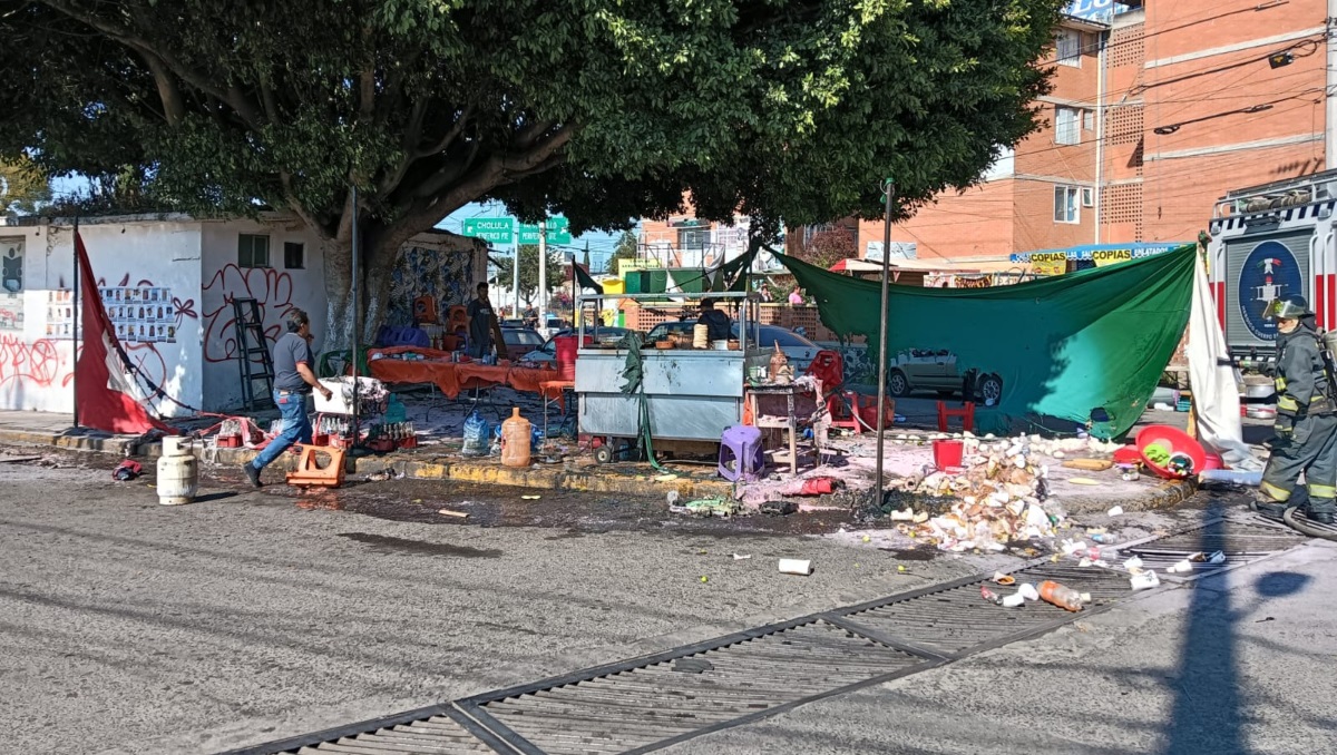 Explota tanque de gas de puesto de comida en Agua Santa, Puebla ...