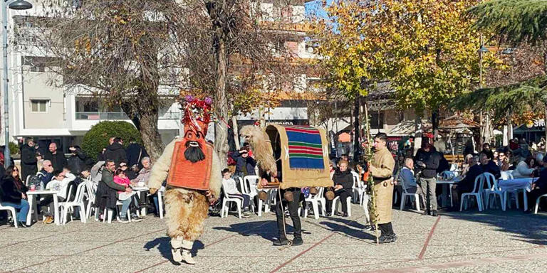 Καμήλες, Ντιβιτζήδες και καλή χρονιά – Αγερμός από την Ανατολική ...