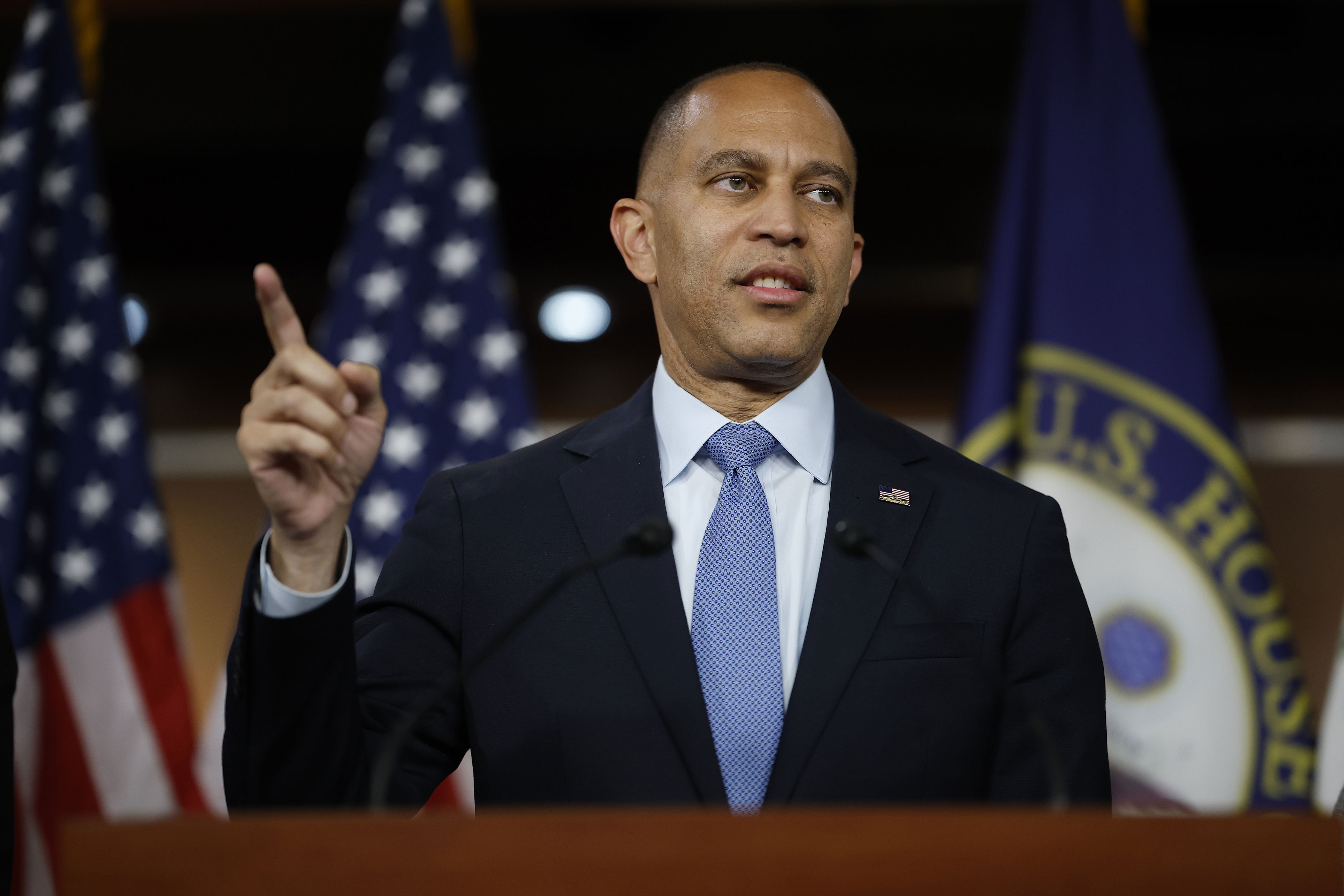 Hakeem Jeffries calls for investigation into Trump health