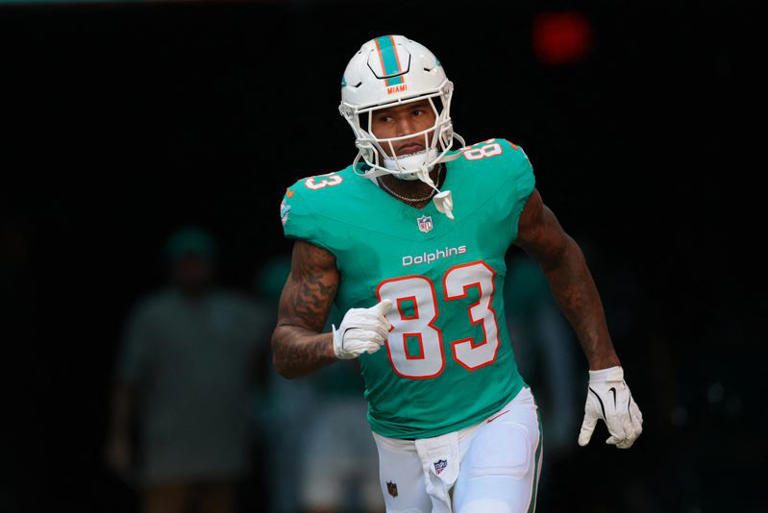 Dolphins place TE Darren Waller on injured reserve