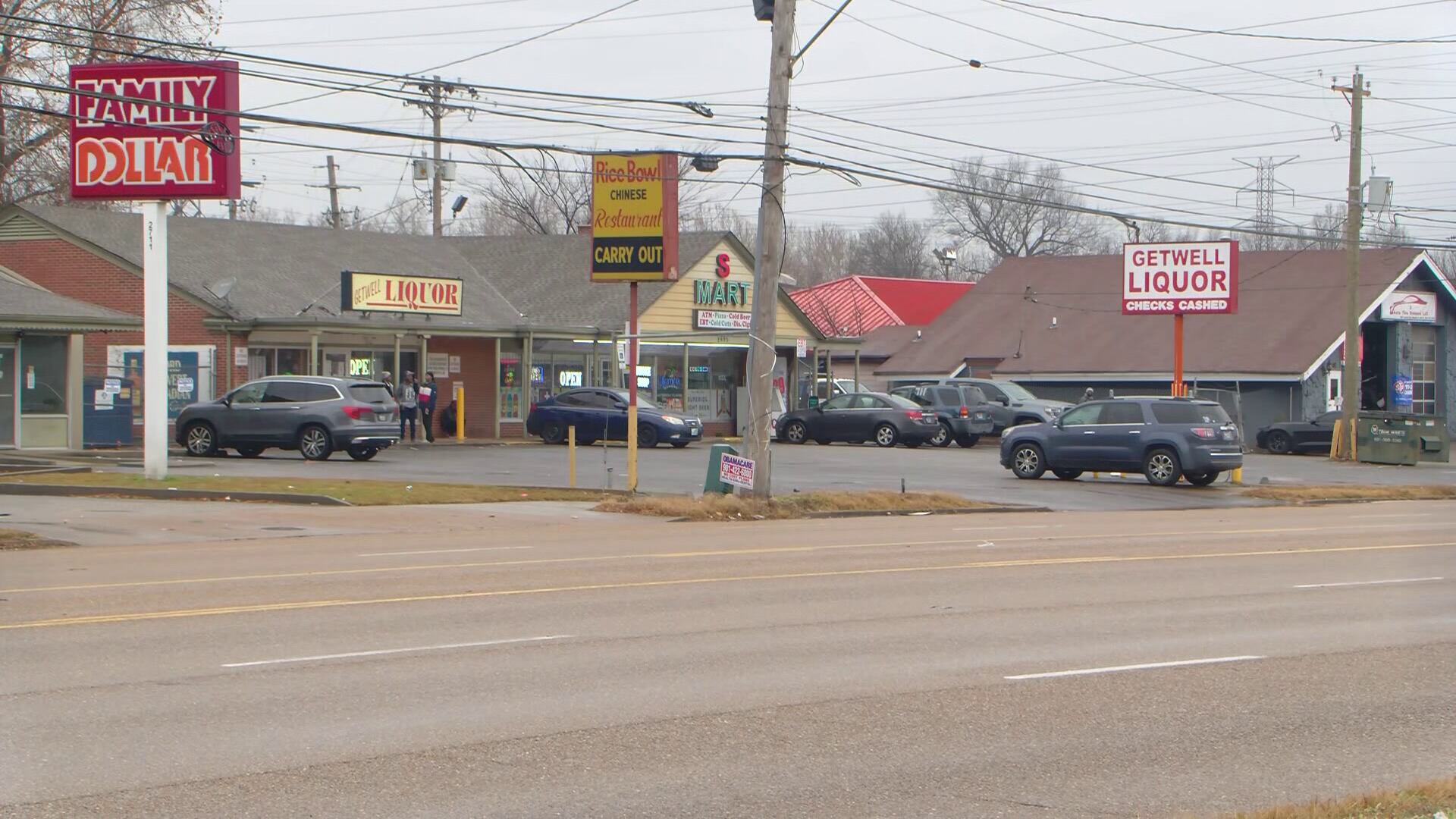 Man critically injured in shooting outside liquor store