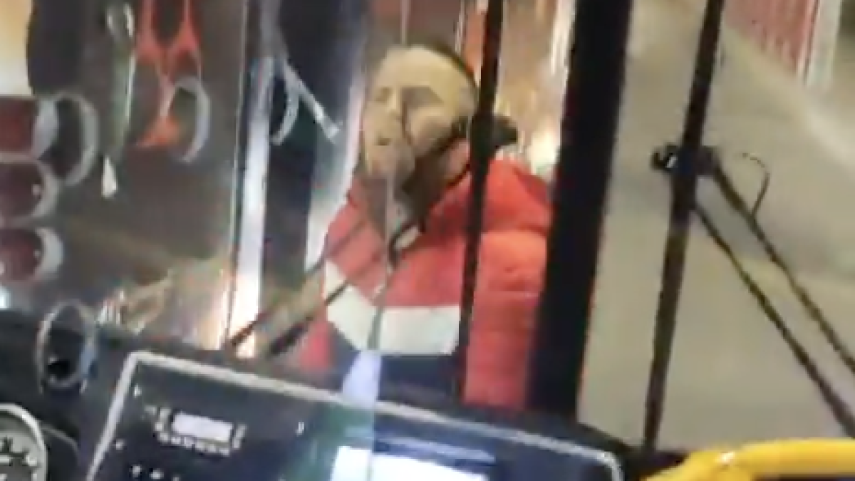 Chofer y cacharpo de ruta 41 atacan unidad de RTP en CDMX y crean pánico