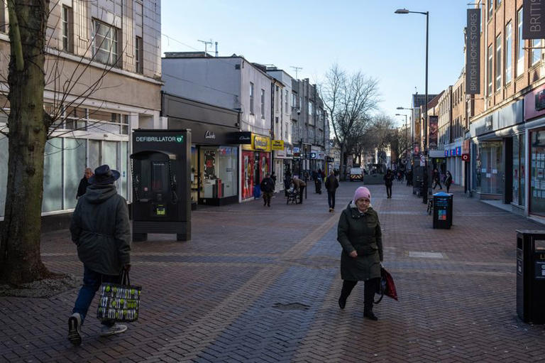 More high street chains 'to go broke' in 2026 as cash-strapped Brits ...