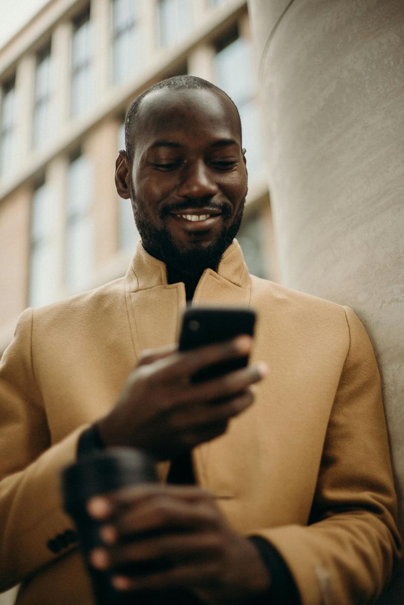 If a man sends you these 11 texts, he’s far more emotionally invested ...