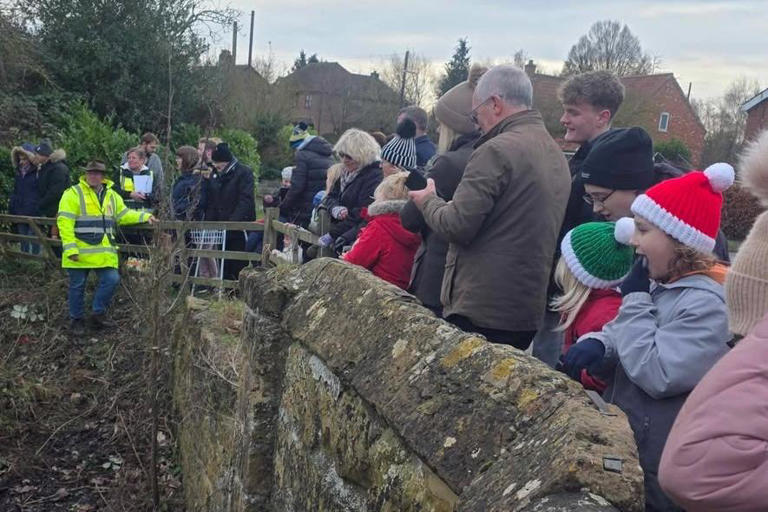 Nearly 2,000 ducks launched at New Year’s Day duck race