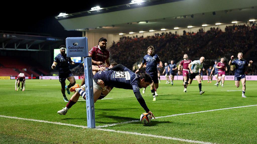 Bristol top after Ravouvou's late try sees off Sale