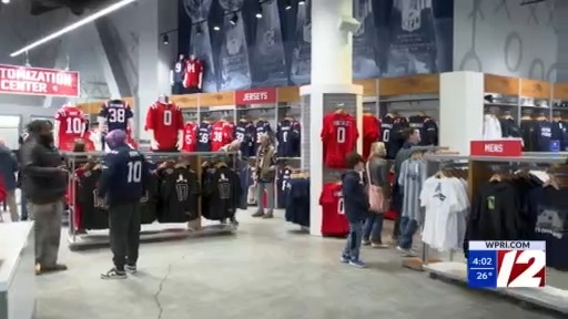 Patriots fans pick up new gear ahead of playoffs