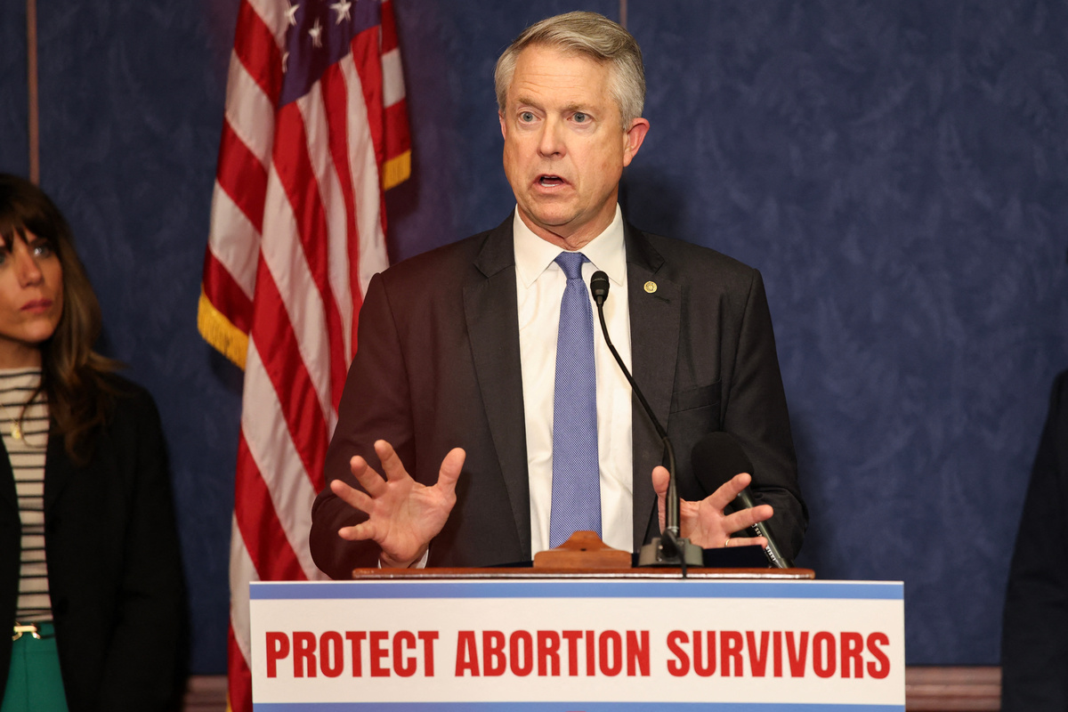Republicans push anti-abortion "born alive" bill as Democrats slam gimmick