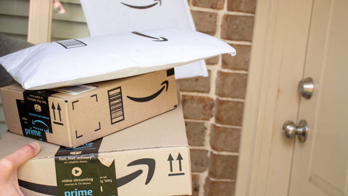 Amazon is selling a $200 ergonomic drafting chair for only $120 right now