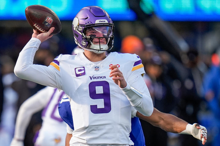 Vikings' McCarthy returns at QB for finale against resting Packers as ...