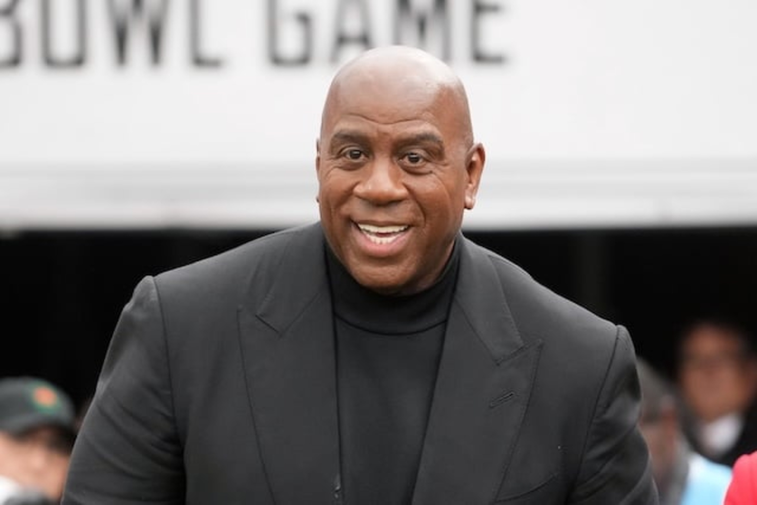 Watch: Magic Johnson serves as grand marshal of Rose Parade