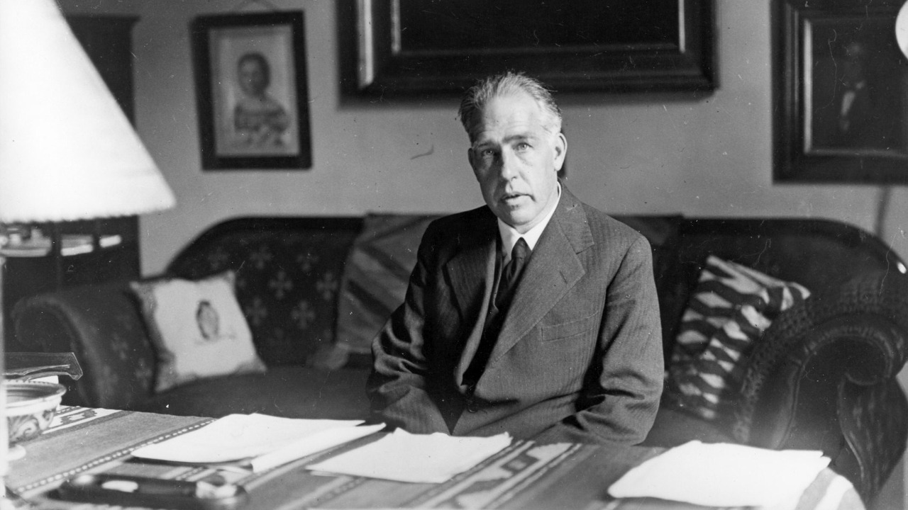 Real-world test backs Bohr in his famous clash with Einstein