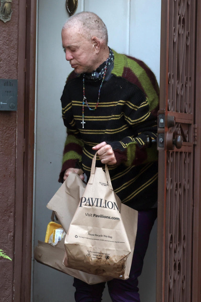 Mickey Rourke looks unrecognizable in rare sighting as he faces ...