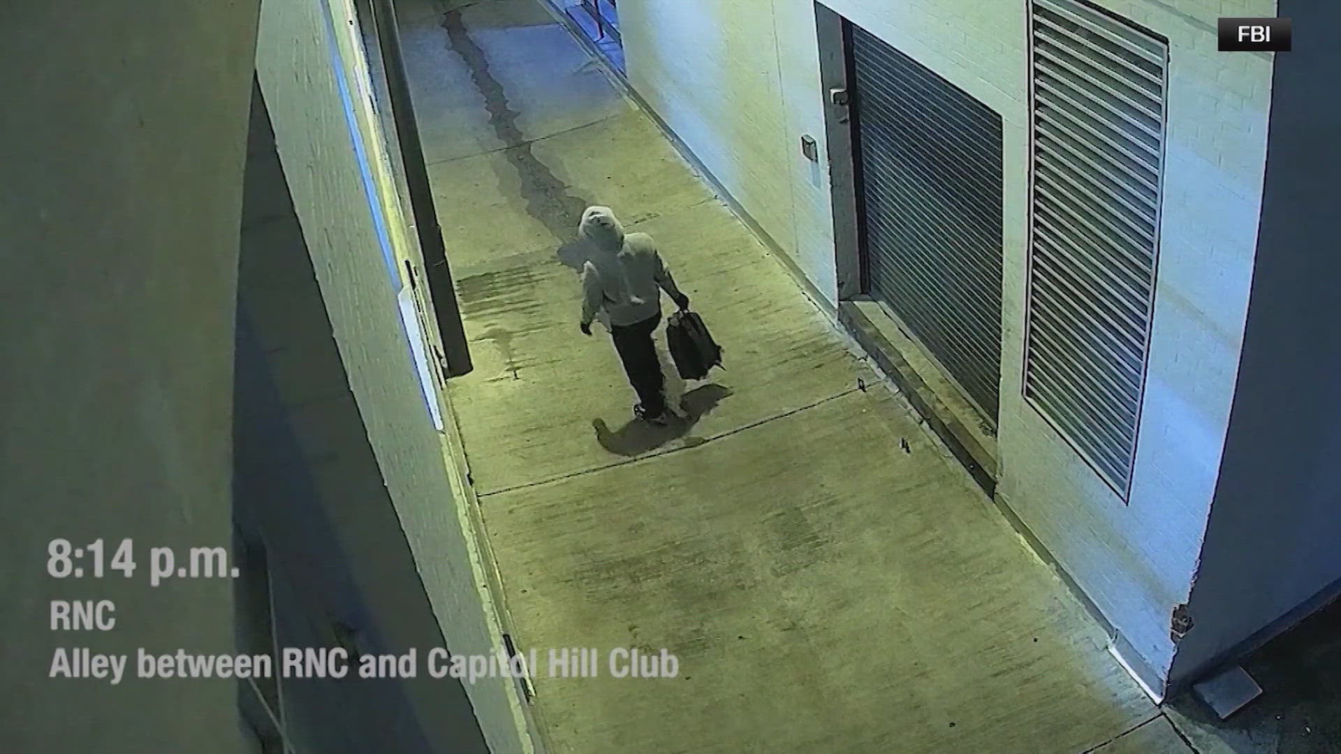 DC pipe bomb suspect to remain in jail