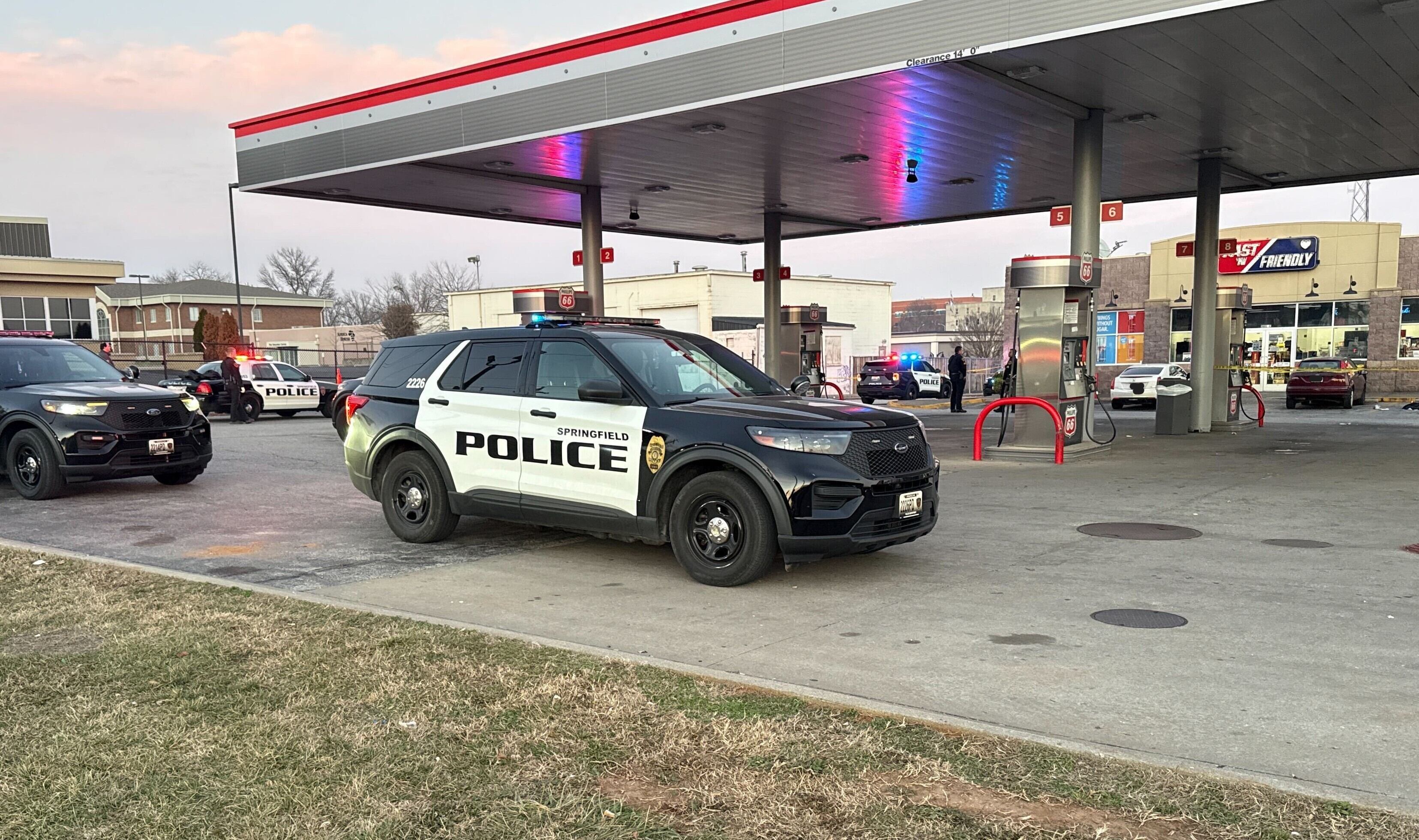 1 seriously injured in stabbing at gas station near downtown Springfield