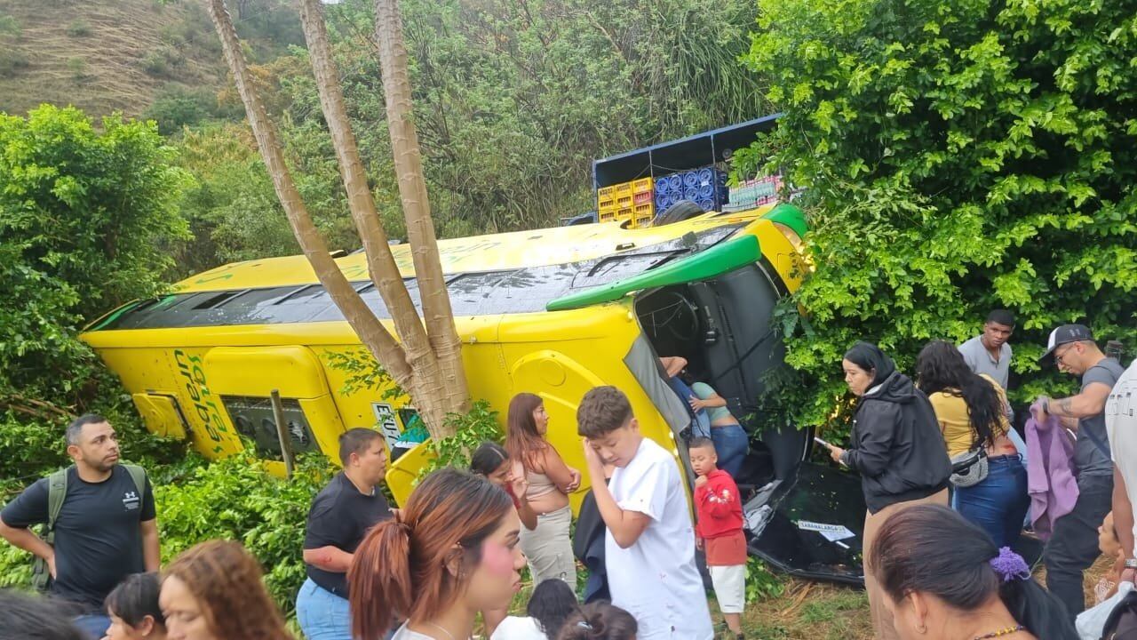 Accidente de bus en vía Sabanalarga - Medellín dejó 20 heridos, ¿qué pasó?