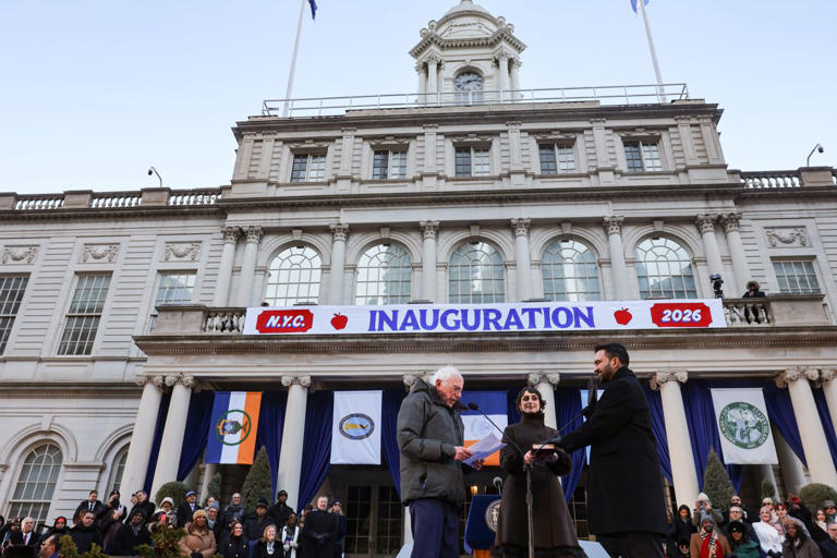 Bernie Sanders' cozy inauguration look goes viral again 5 years after ...