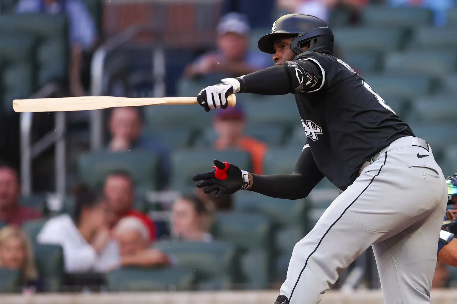 Braves eye Luis Robert Jr. to strengthen outfield