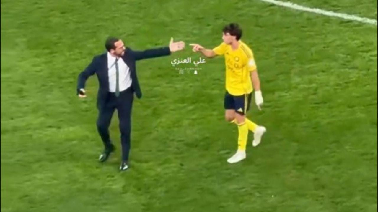 Vídeo: João Félix e Rui Pedro Braz «pegam-se» após o Al Ahli-Al Nassr