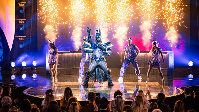 Personage King Krab wint 'The Masked Singer', ook figuren Eenhoorn en ...