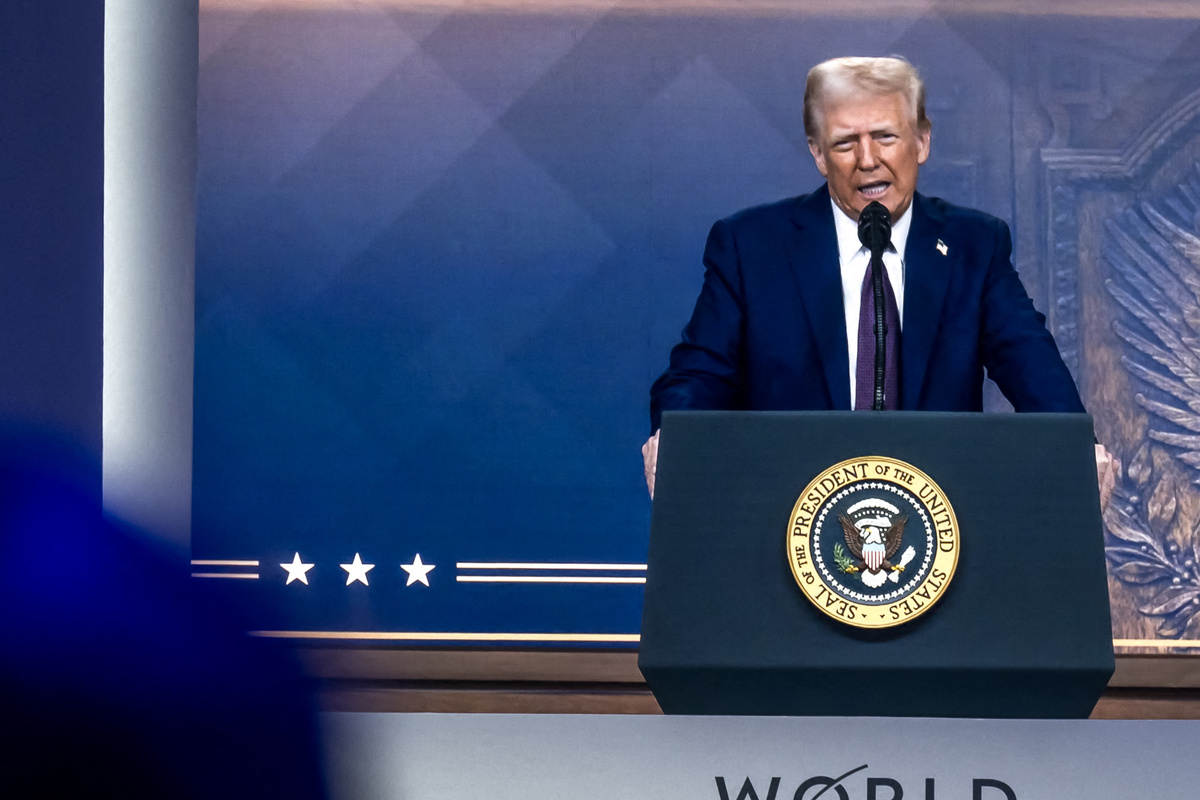 Trump makes strong tariff threat against world business leaders