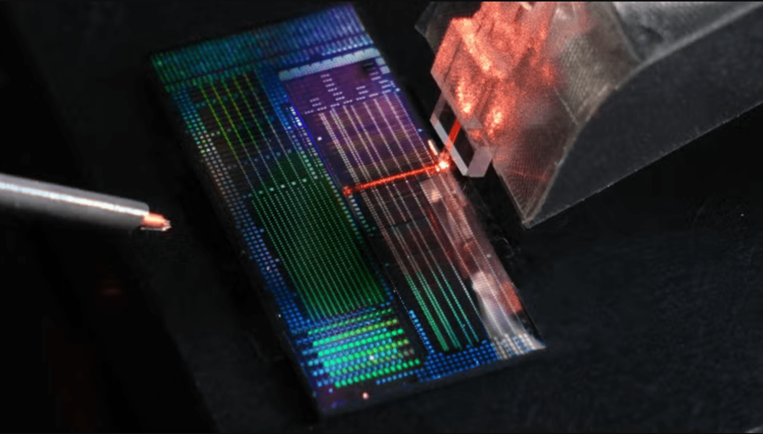 Device smaller than a grain of dust looks to supercharge quantum computers