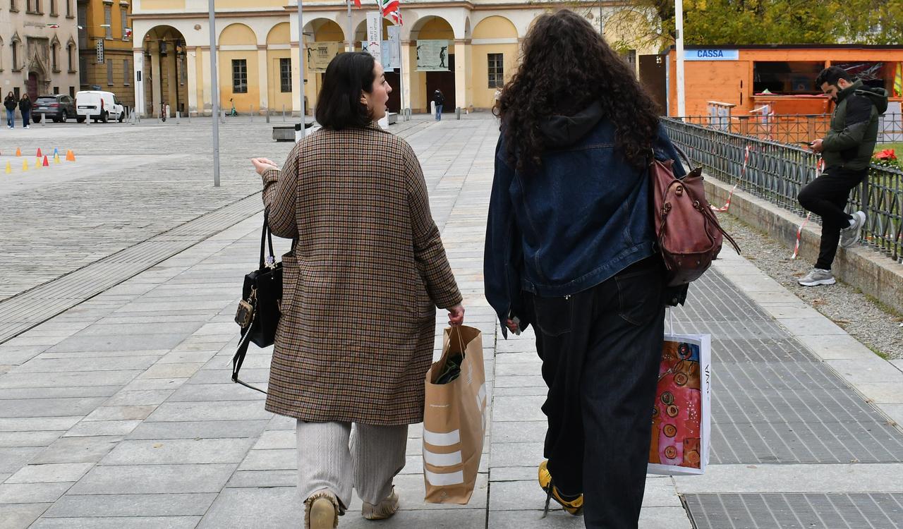 Saldi invernali, oggi la partenza. Corsa gli acquisti e agli sconti. I ...