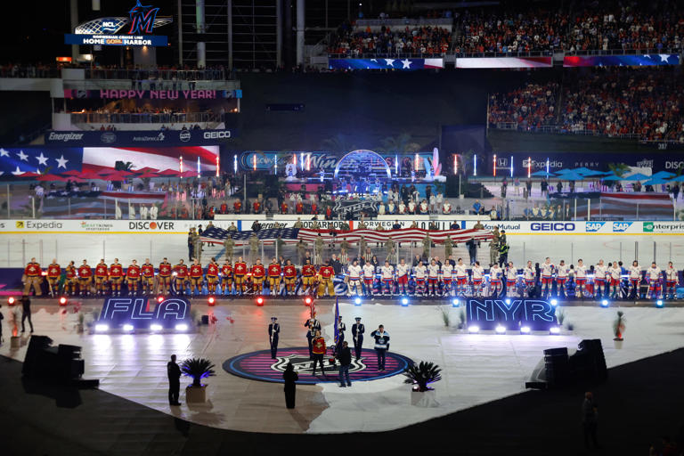 NHL puts on a spectacle in first outdoor game in Florida | D'Angelo