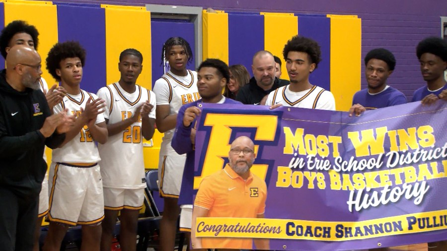 Royals honor Pullium, tame Tigers 54-39 and more in Friday night lights ...