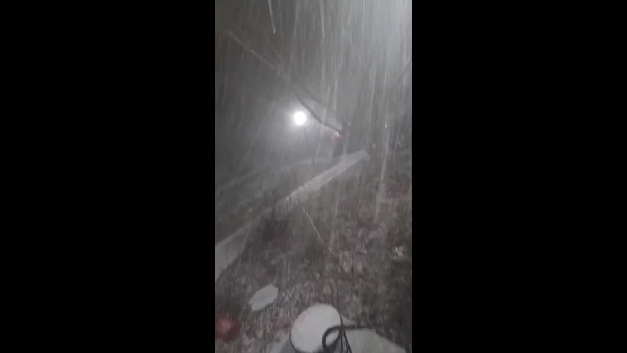 Rare thundersnow lights up early morning snow squall in Pennsylvania, USA