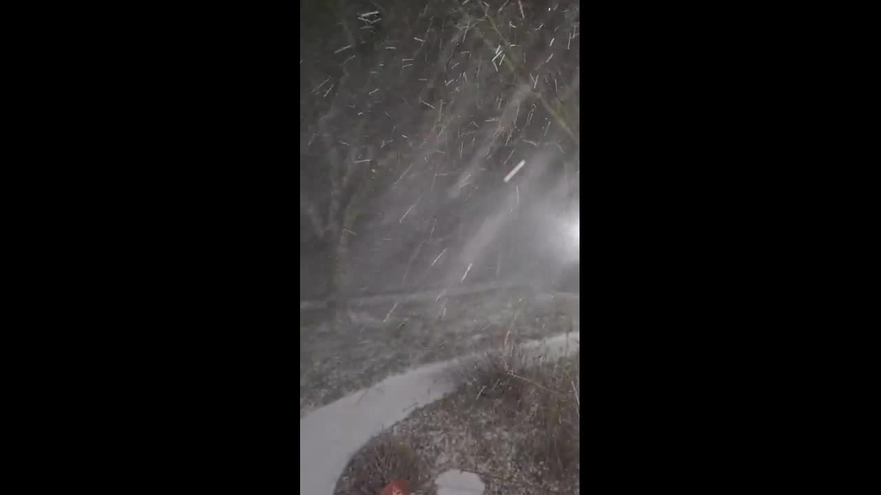 Rare thundersnow lights up early morning snow squall in Pennsylvania, USA