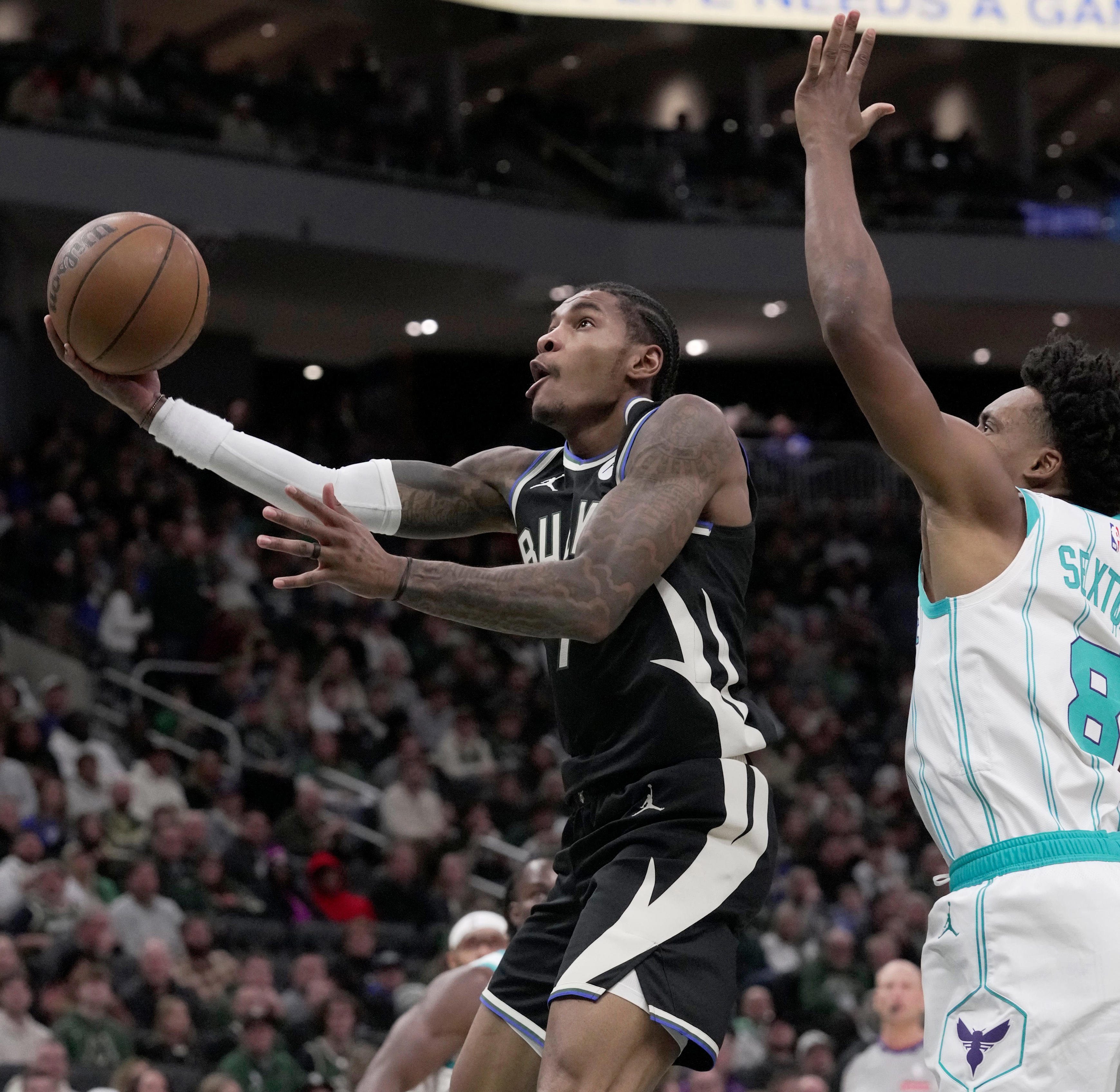 How long is Bucks guard Kevin Porter Jr. out with oblique injury?