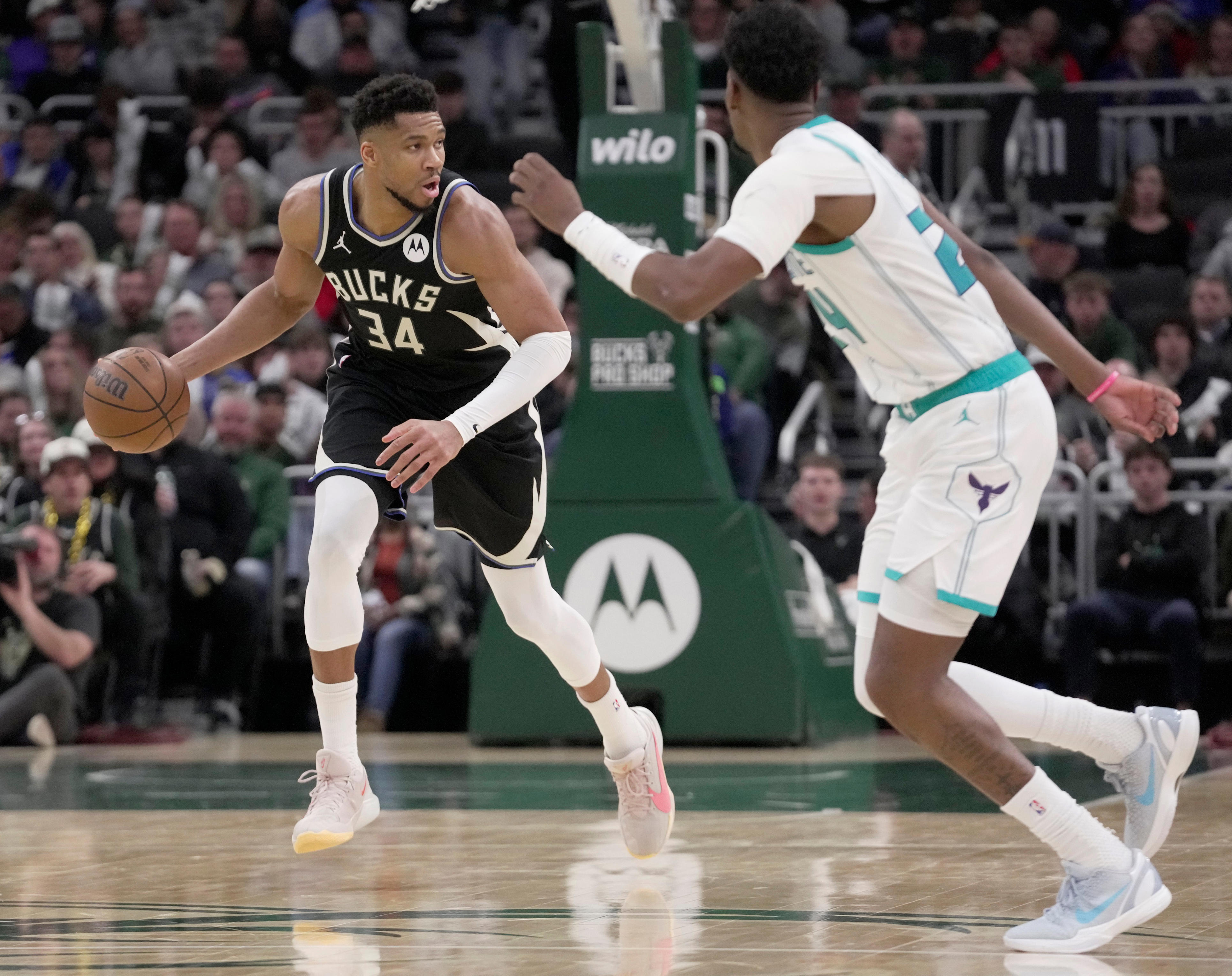 What channel is Bucks vs Warriors on tonight? Time, TV